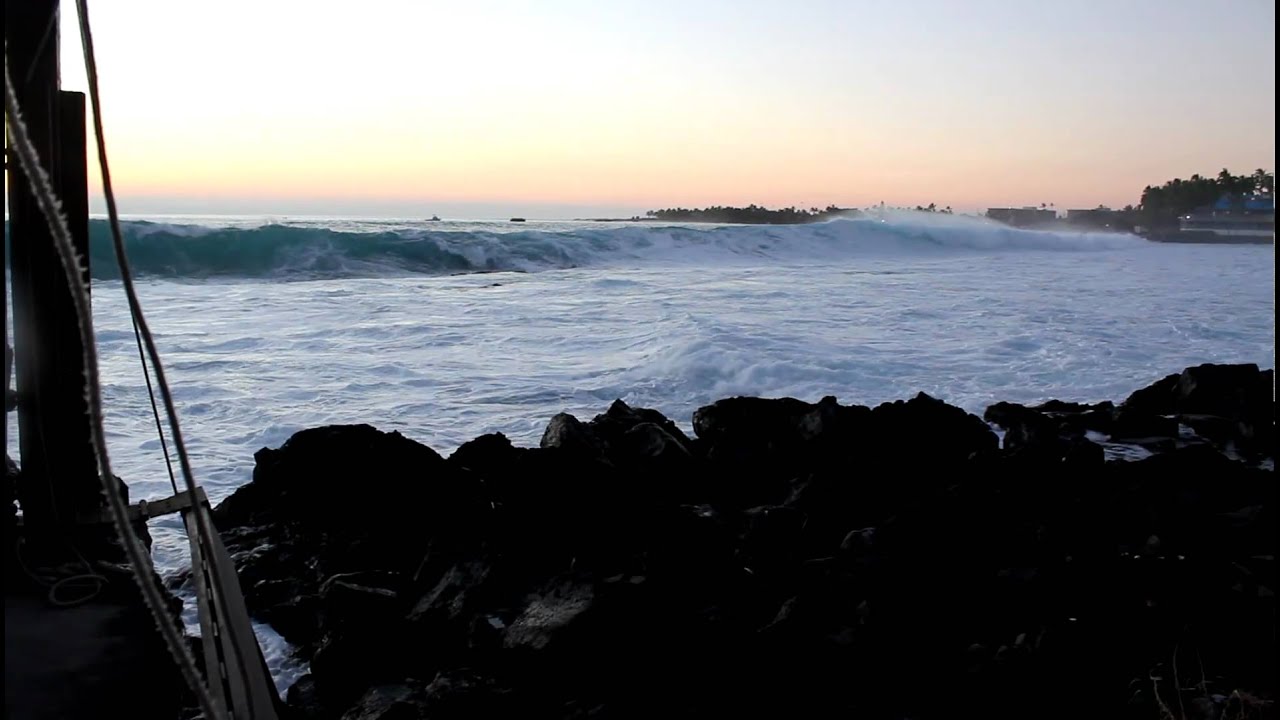 Huggo's on the Rocks High Surf in Kailua Kona - YouTube