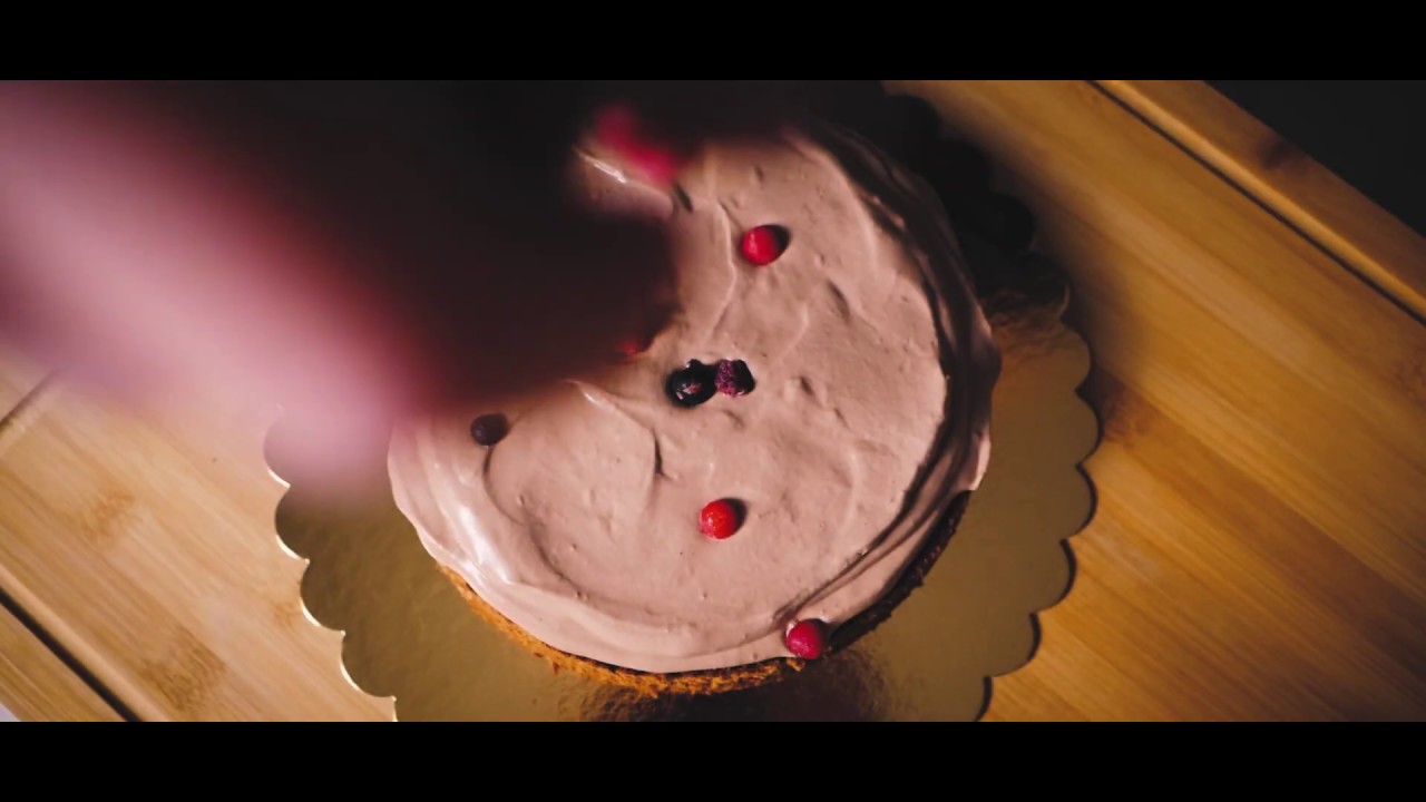 CINEMATIC Cake Baking - B ROLL - YouTube