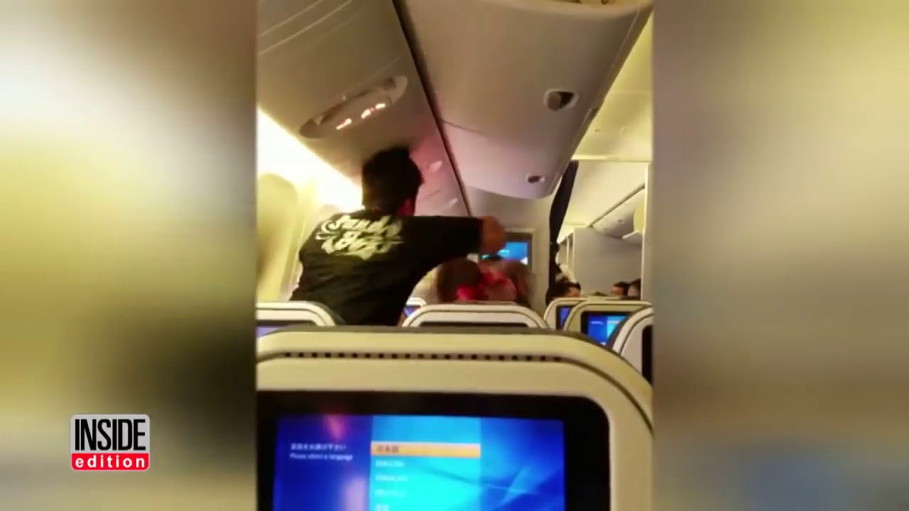 Fight in flight passenger fight in flight - YouTube