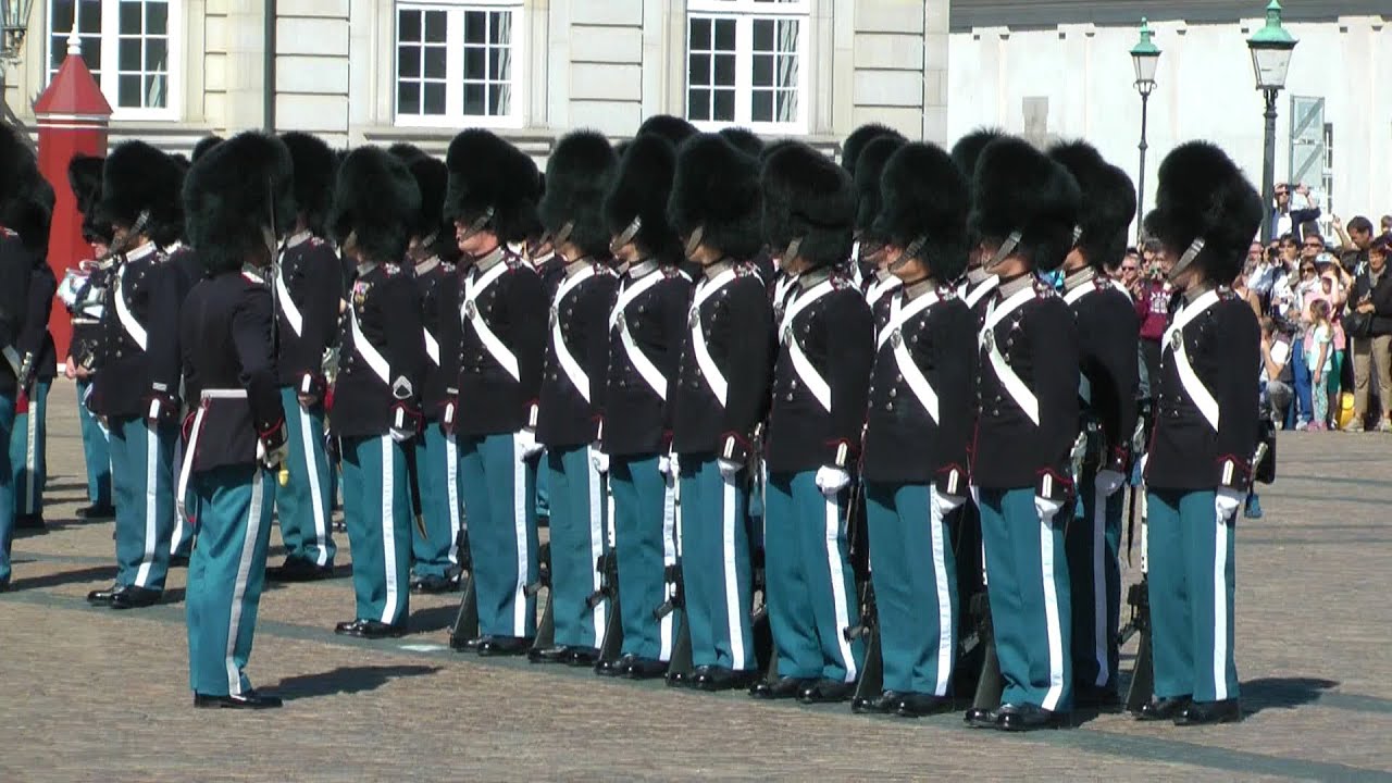 Royal Life Guard, Amalienborg, Copenhagen - YouTube