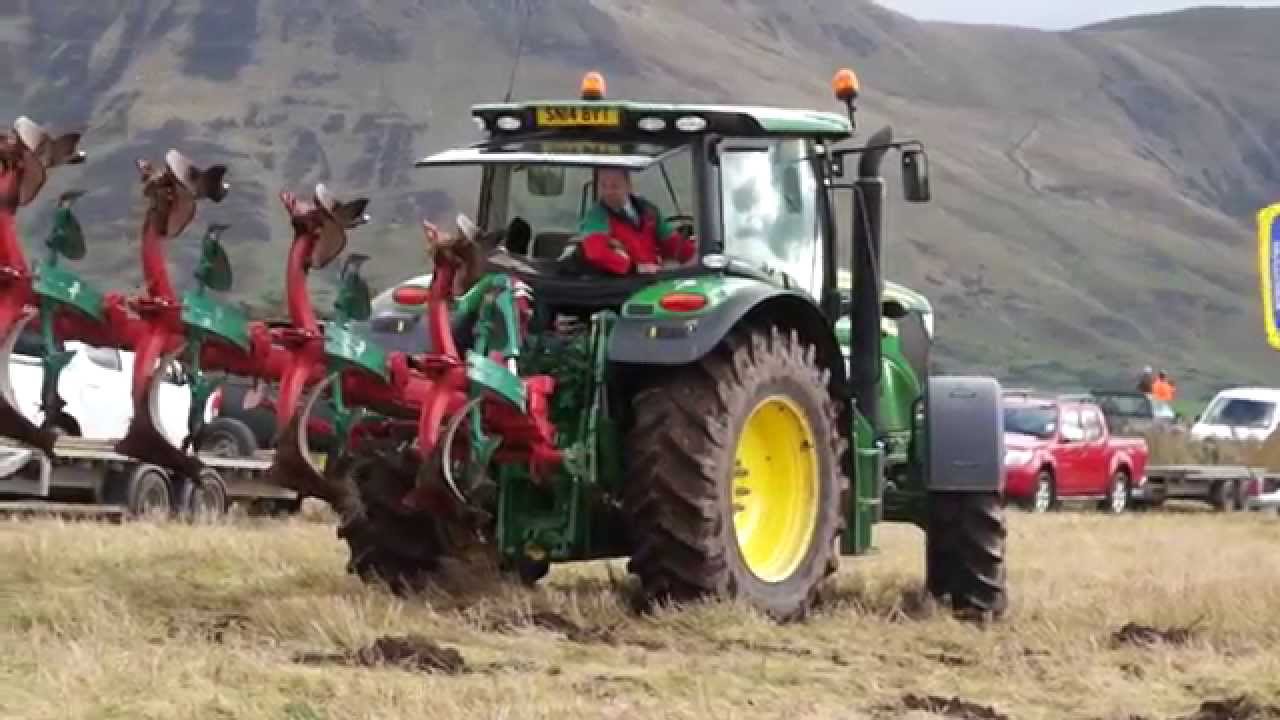 John Deere 6125 R pulling 5 furrow Reversible Kverneland.ScotPlough ...