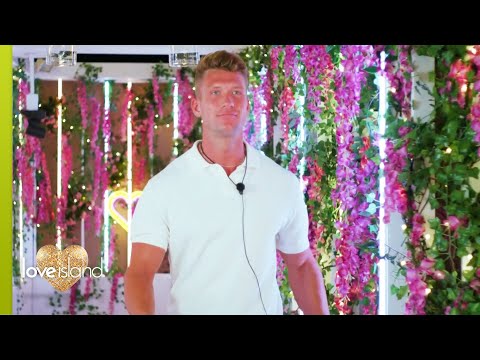 Bombshell Charlie makes a surprise entrance 😯 | Love Island 2022