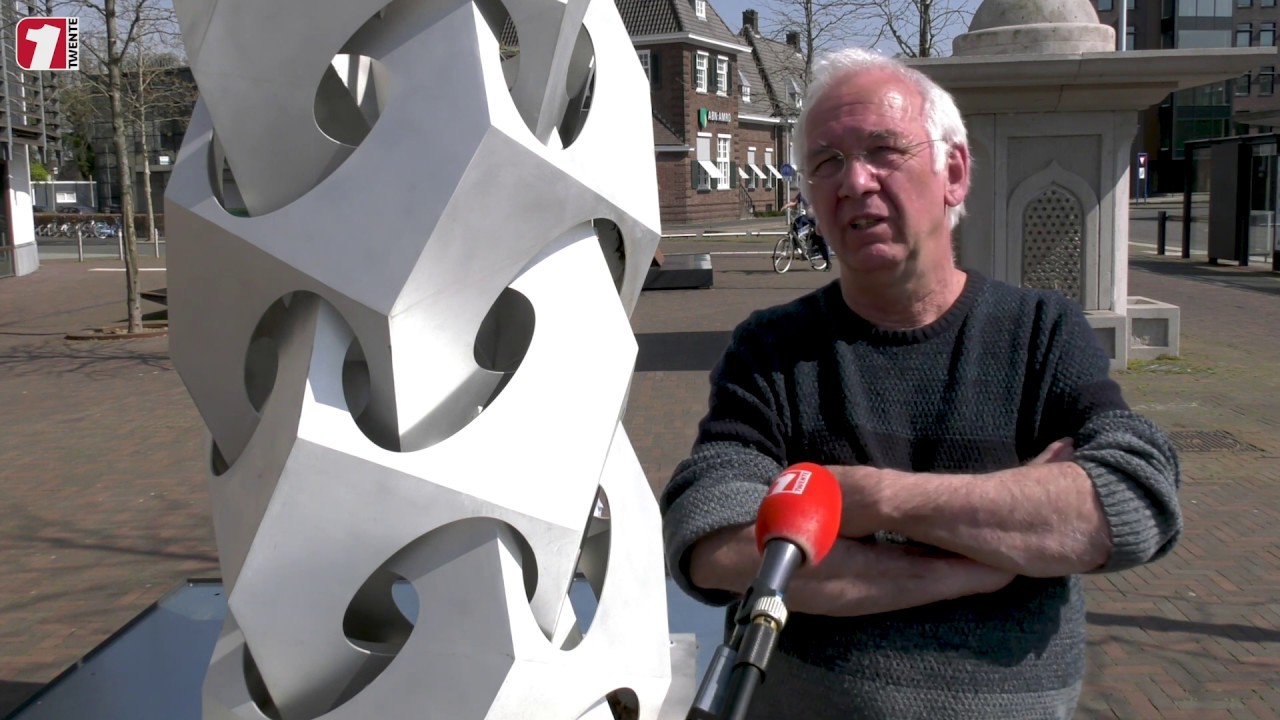 Wereldberoemde sculptures Rinus Roelofs op Stationsplein in Hengelo ...
