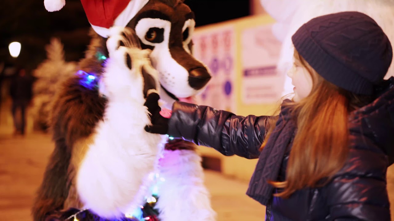 Entertaining people - YouTube