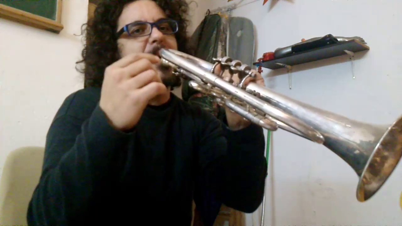 Aprendiendo a tocar el friscorno 1 - YouTube