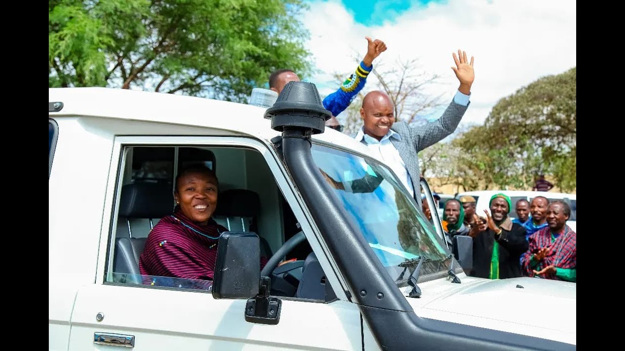 MKUU WA MKOA MANYARA AKABIDHI AMBULANCE MBULU DC - YouTube