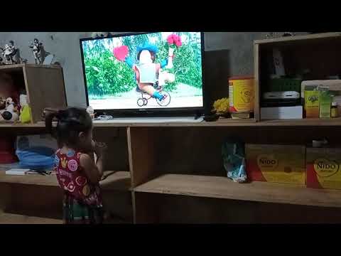 Amay busy kapapanuod at kakain ng donut 🍩🍩😂😂😂