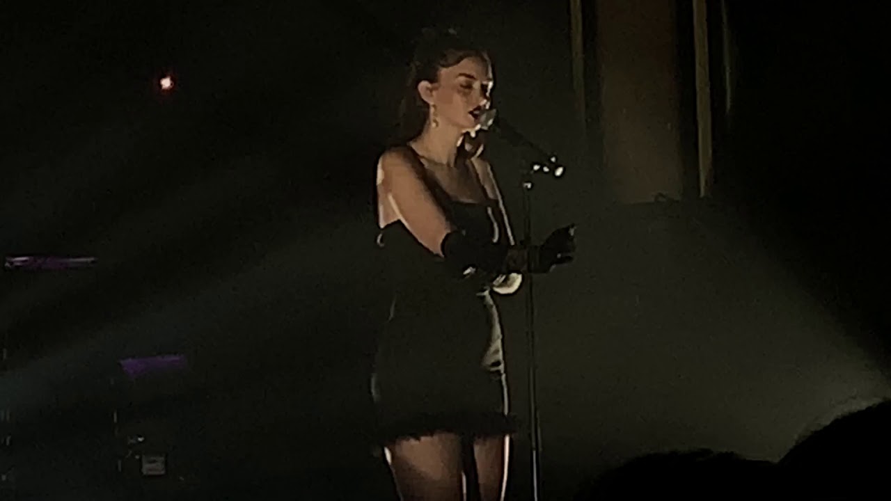 Messages From Her (Live) - Sabrina Claudio (Truth Is Tour) - YouTube