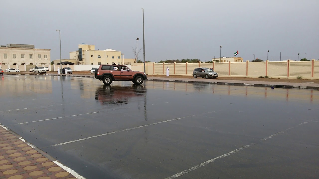 Dangerous driving in Dubai - YouTube