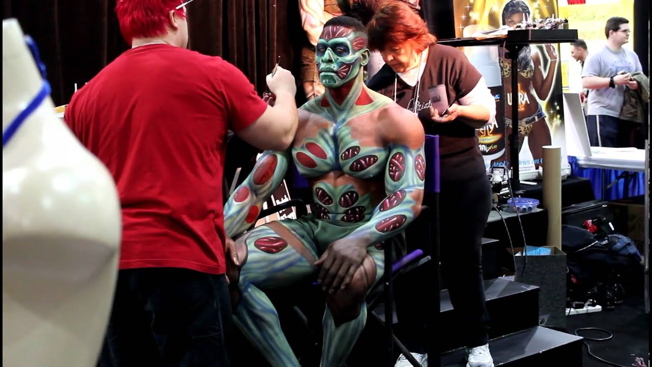 Jan Tana Booth - 2011 Arnold Classic - YouTube