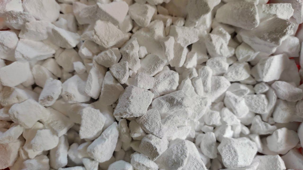 Small pieces of chalk in water - YouTube