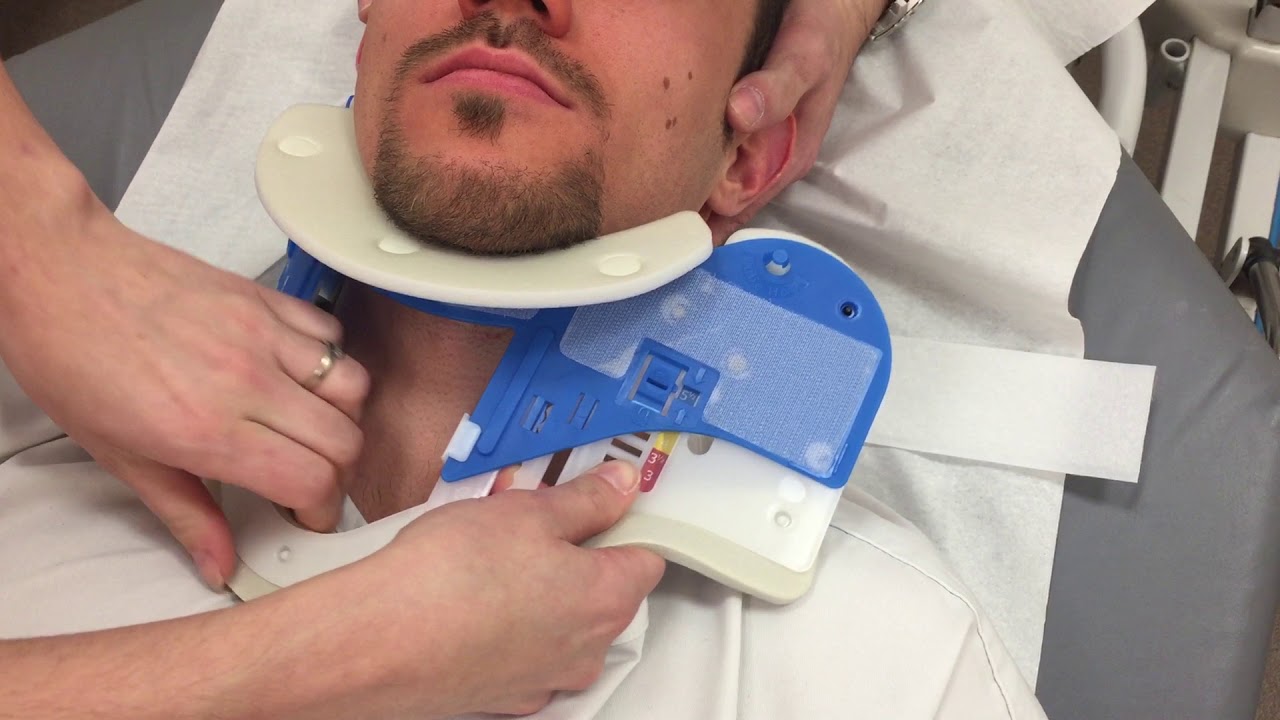 Mise en place collier cervical - YouTube