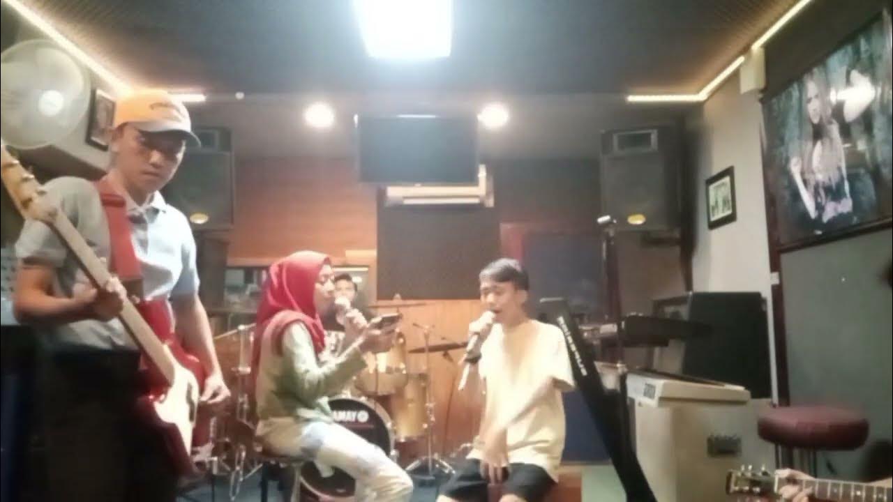Budi Doremi - Melukis Senja (Absurd Day ft Randy IND48 cover) - YouTube