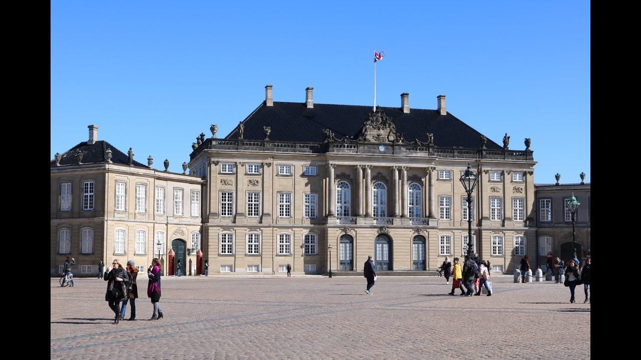 Video 03 1. april 2016 København - Amalienborg Slotsplads, Amalienborg ...