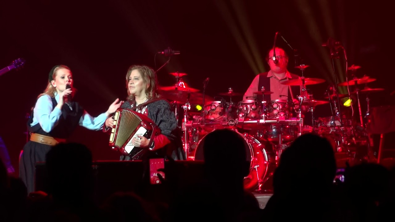The Kelly Family - Father's Nose - Oberhausen, 26.12.2019 - YouTube