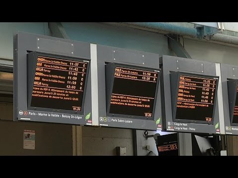 Première action de groupe contre les retards du RER A - YouTube