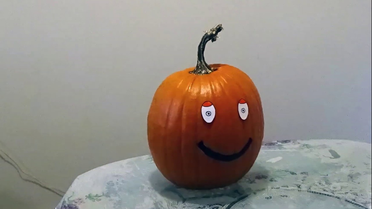Winking Pumpkin - YouTube