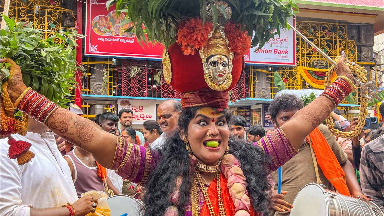 Jogini Shyamala Devi Singam At Secunderabad Bonalu 2024 | Telangana ...