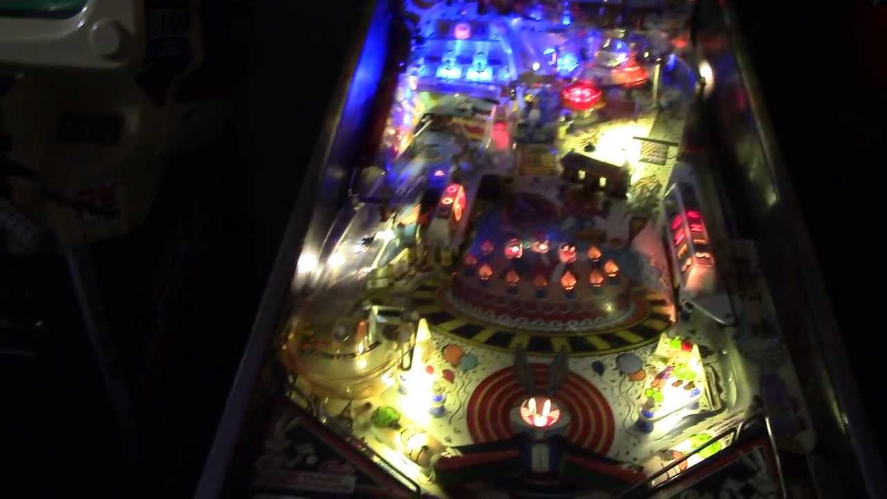 Bugs Bunny Pinball CoinTaker Leds - YouTube