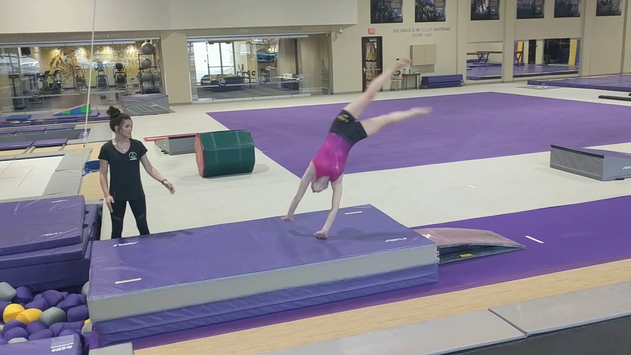 Tsuk vault drill - YouTube