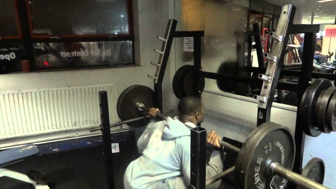 Simeon Panda 2 Plate 100kg Squats, warming up @ Metroflex UK - YouTube