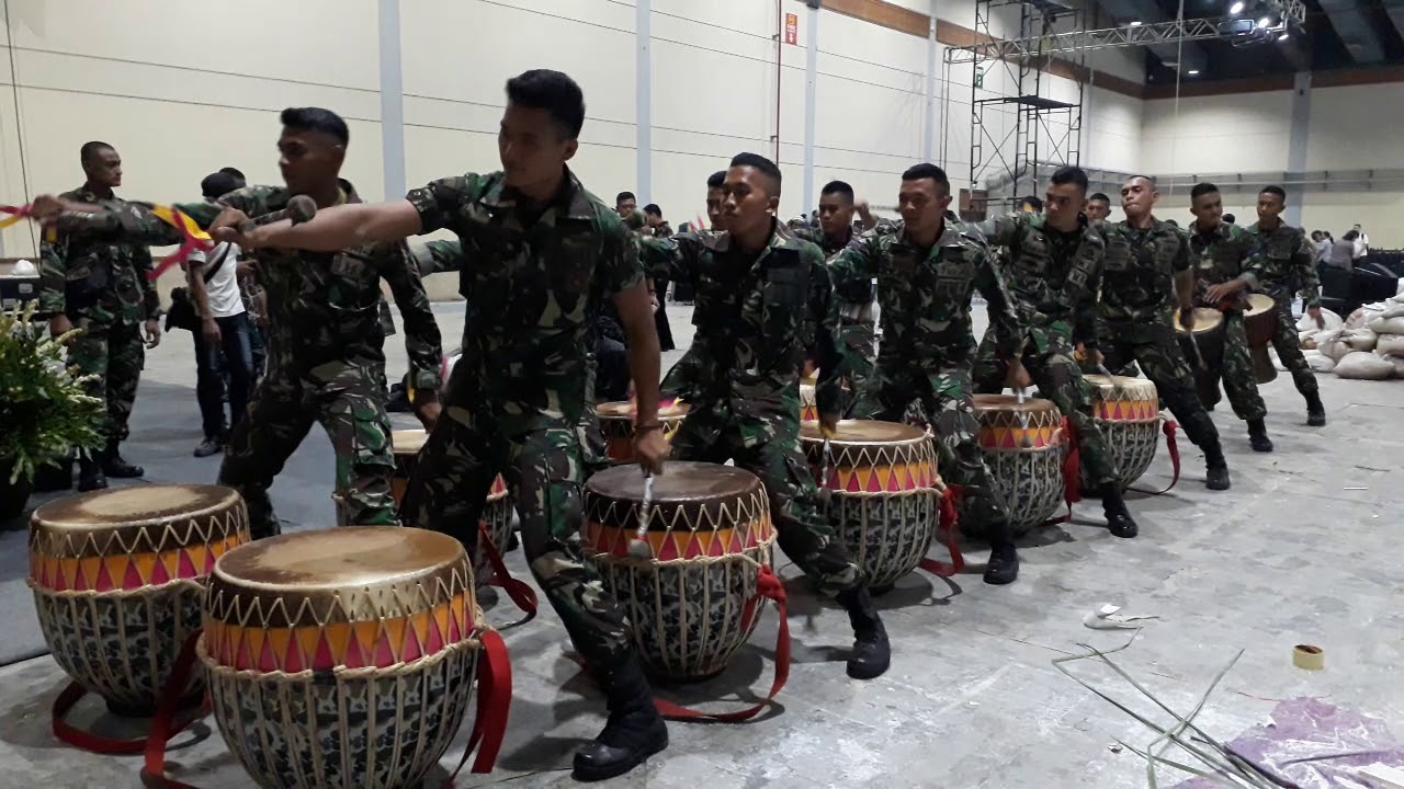 Synchronized Percussion (Traditional Drums) - YouTube