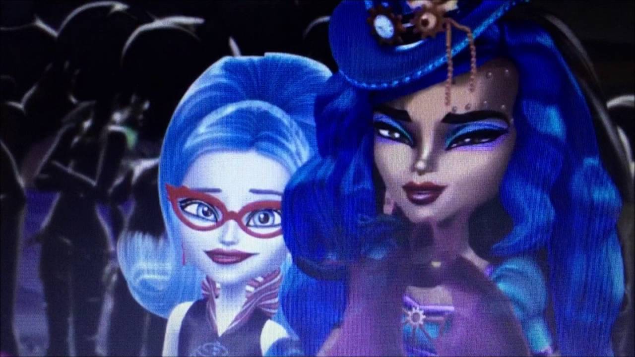 Draculaura turns into a bat - YouTube