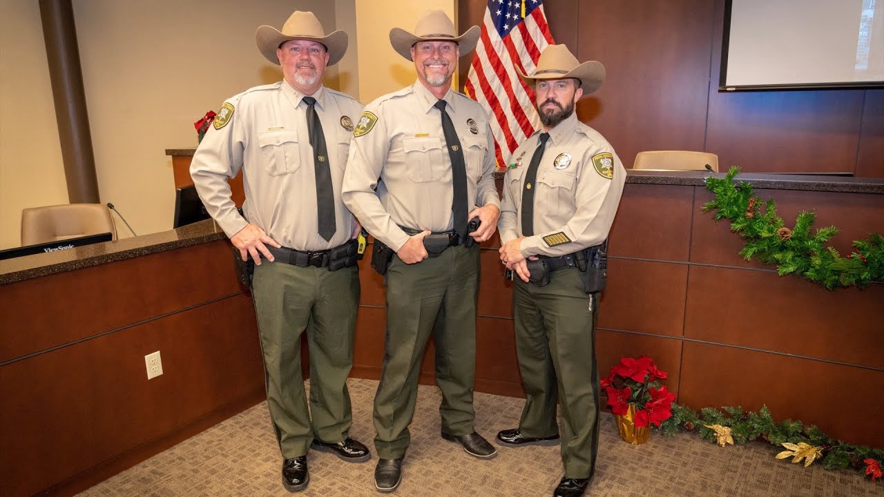 Sheriff Mark Lambs takes oath of office for 2nd term - YouTube