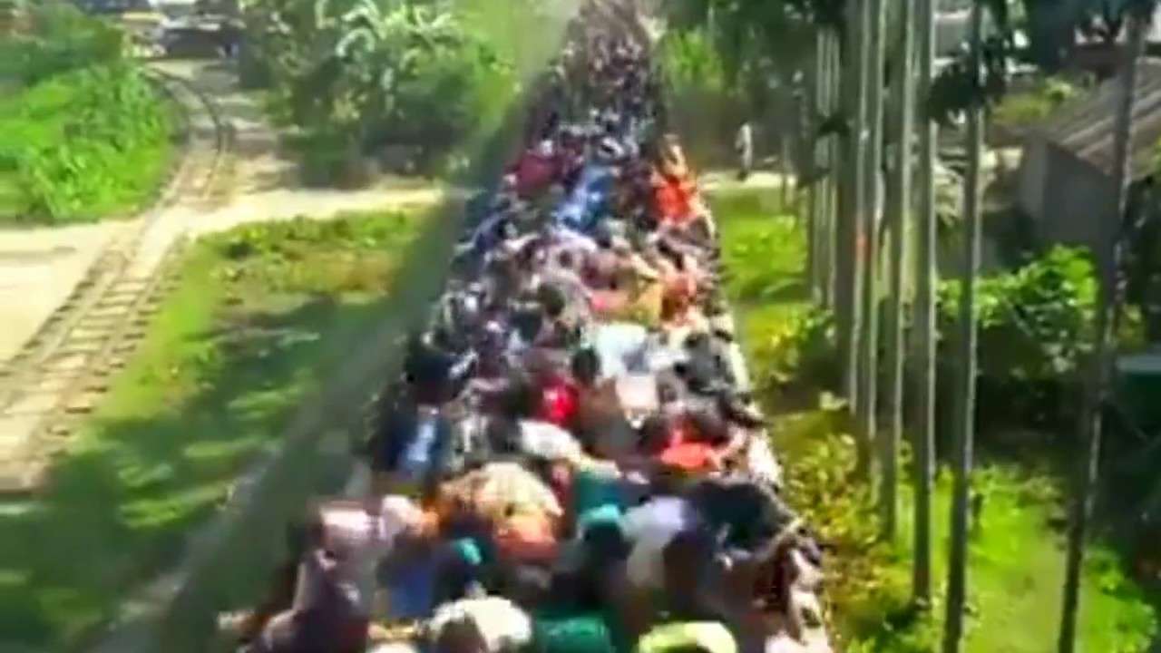 Crazy train full of people on the roof | Crowded trains in India - YouTube