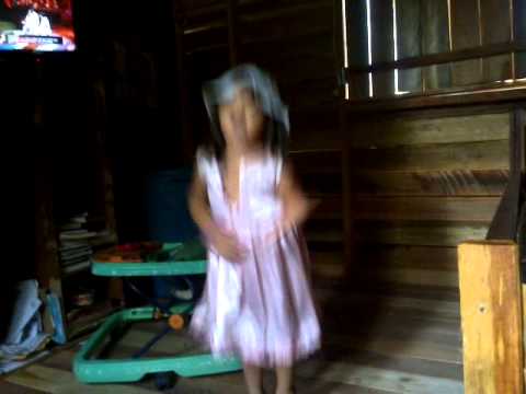 aninha dançando