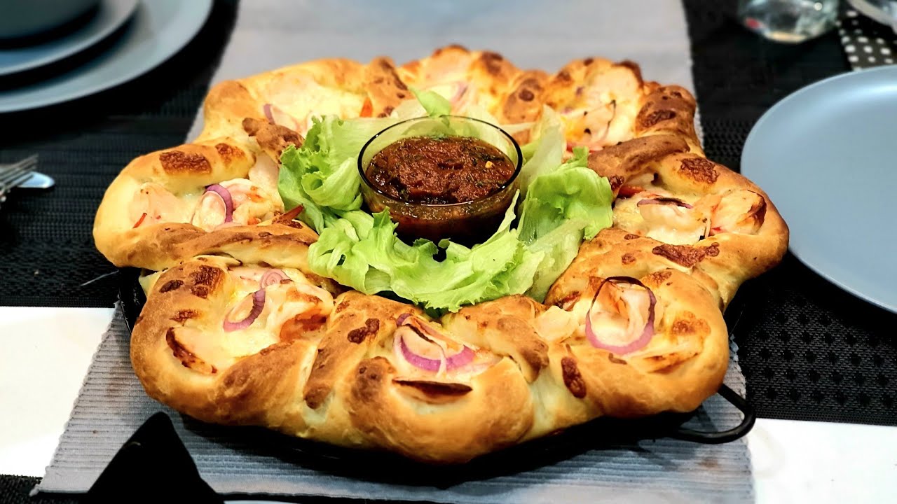 SEAFOOD FLOWER PIZZA - YouTube