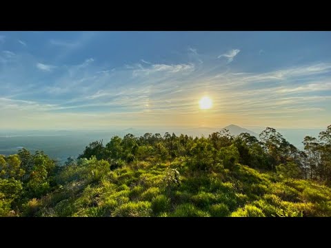 A Short Hike To Spectacular Sunset : Mount Beerburrum - YouTube