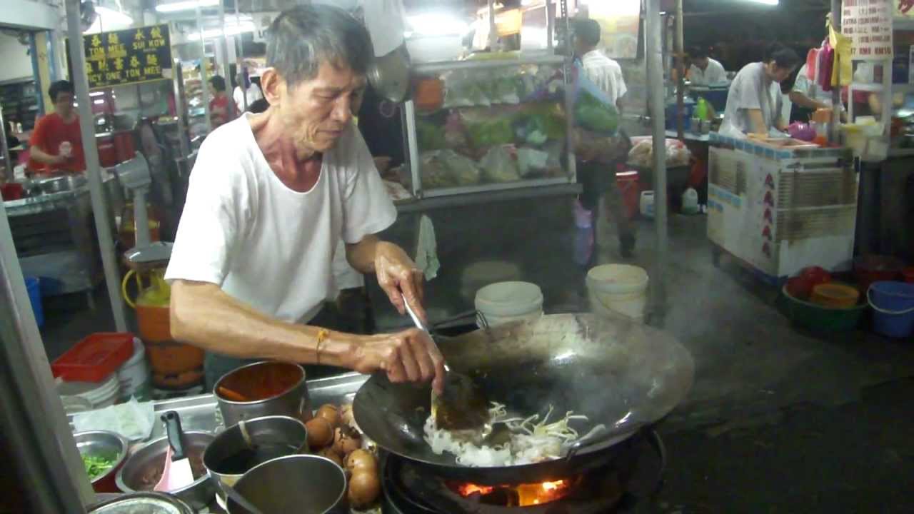 Burma Road Char Koay Teow with charcoal fire - YouTube