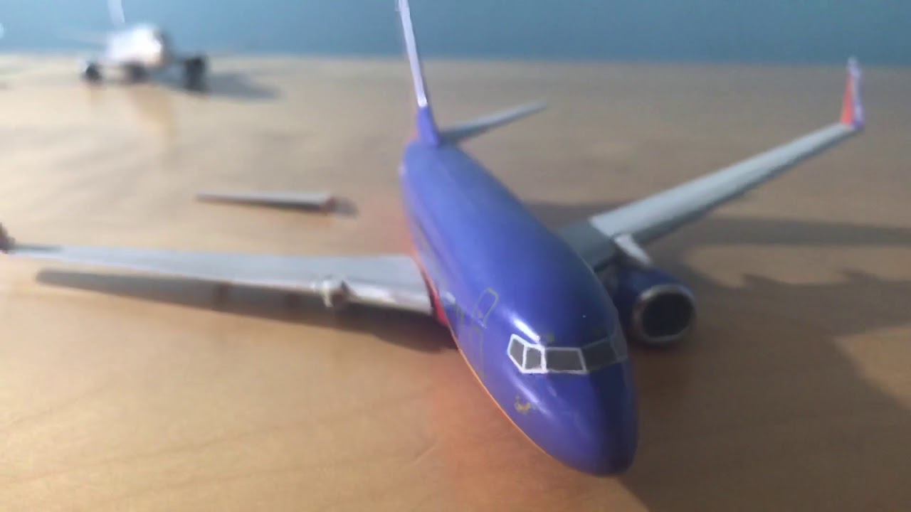 Hogan Wings 1/200 damaged southwest 737 model review (first ever model ...