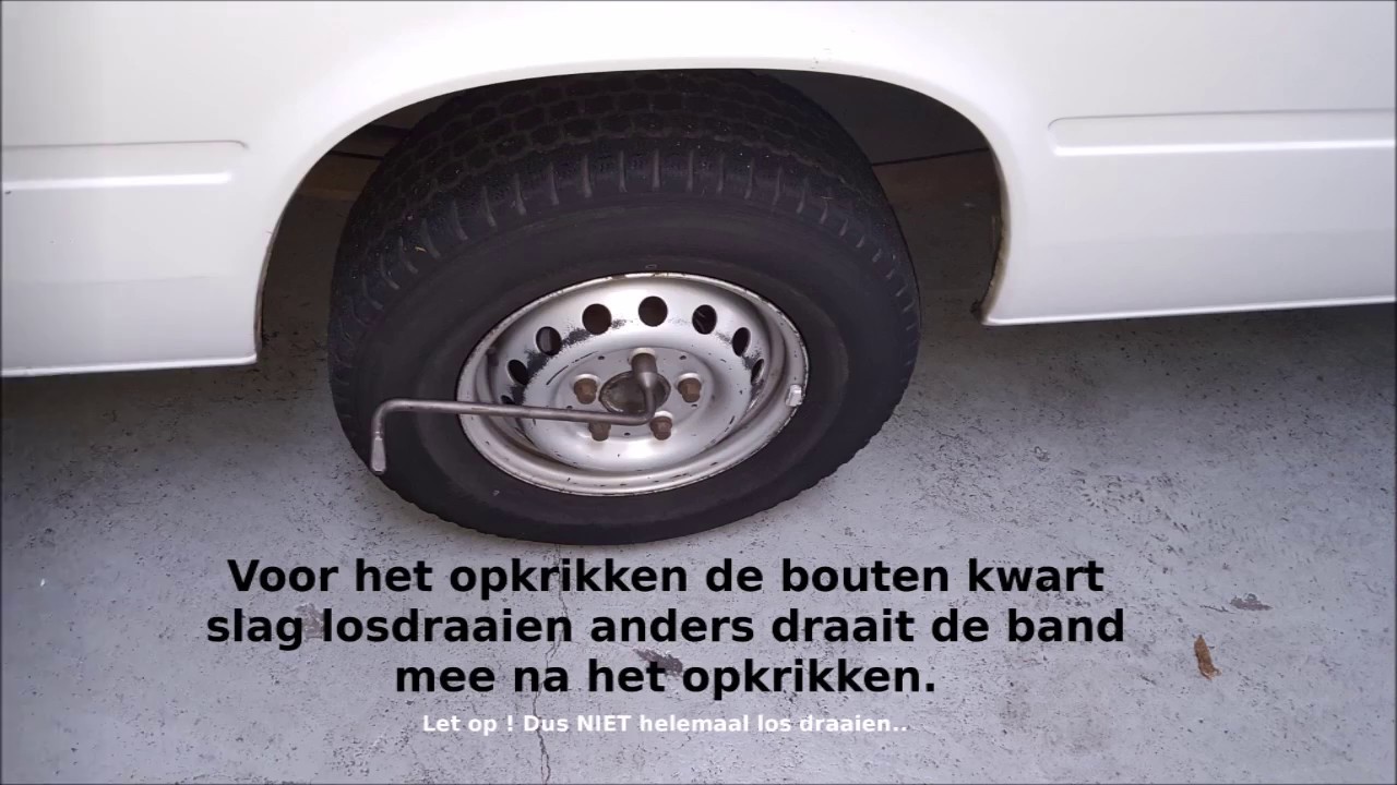 Reservewiel vervangen Mercedes Sprinter.. - YouTube