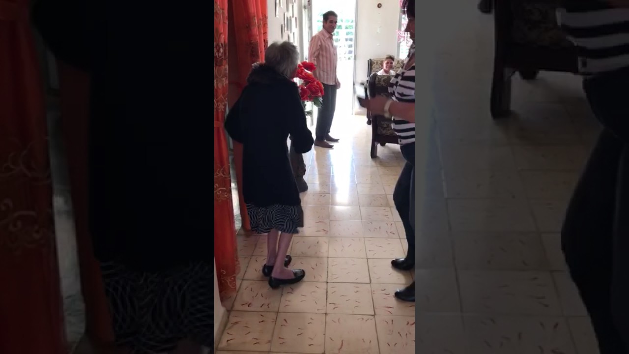 Mi Tía Bailando Reguetón Youtube