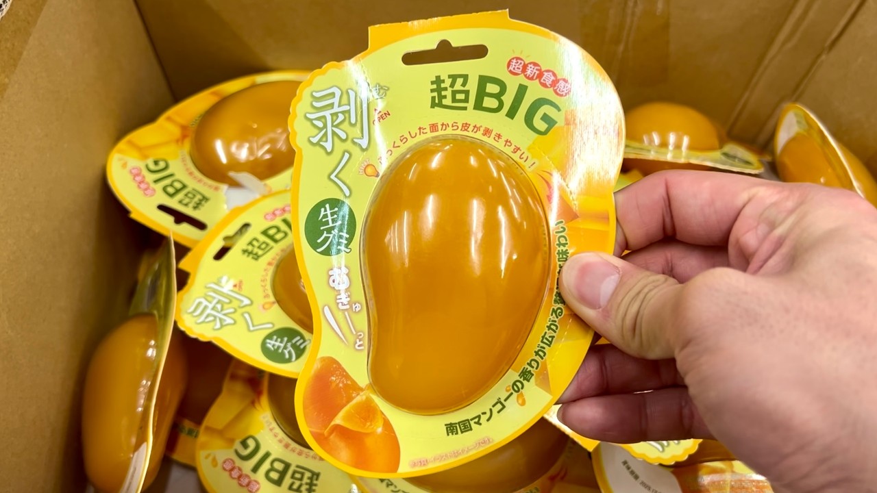 Trying 10 Japanese Amusing Foods 🍰🍿 - YouTube