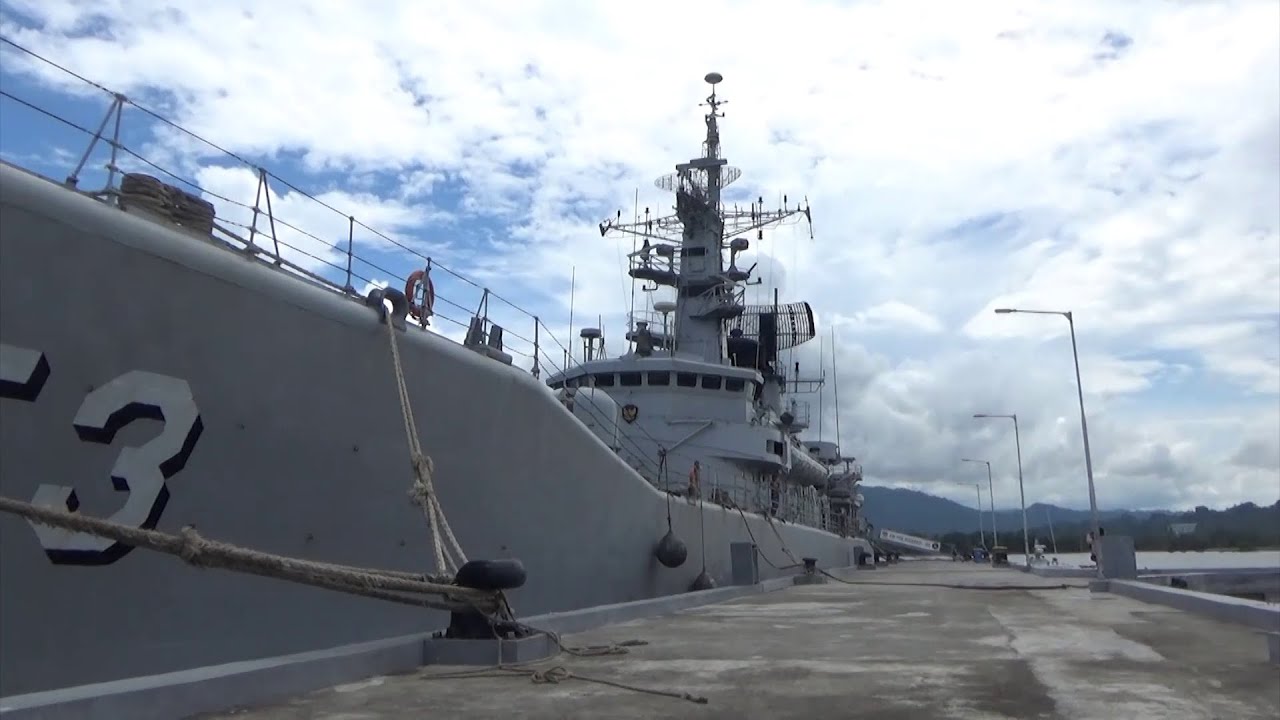 KRI YOS SUDARSO berlabuh di Lanal Mamuju - YouTube