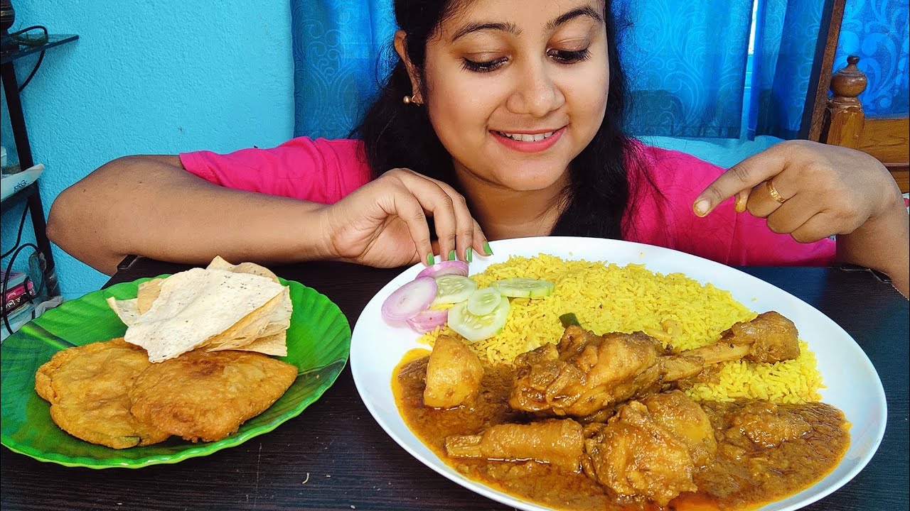 Basanti polao, spicy chicken kasha, beguni, papad ,eating show - YouTube