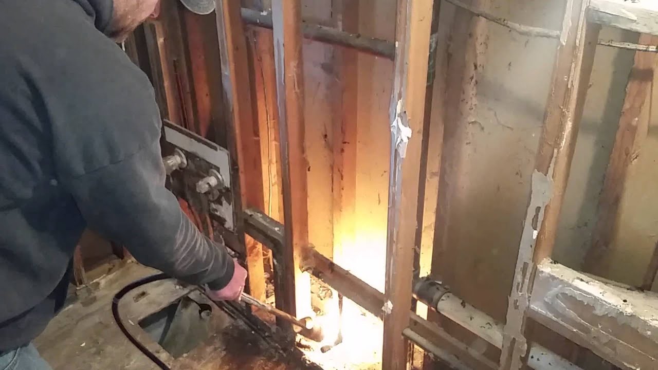 How to remove cobwebs - YouTube