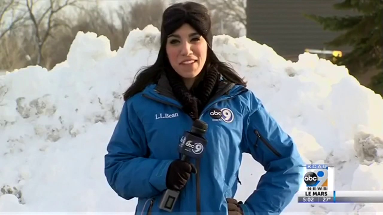 Elisa Raffa - KCAU-TV ABC9 Weather, Blizzard Coverage 2/24/17 - YouTube