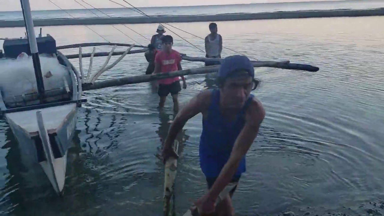 FILIPINO FISHERMANS LIFE is Hard - YouTube