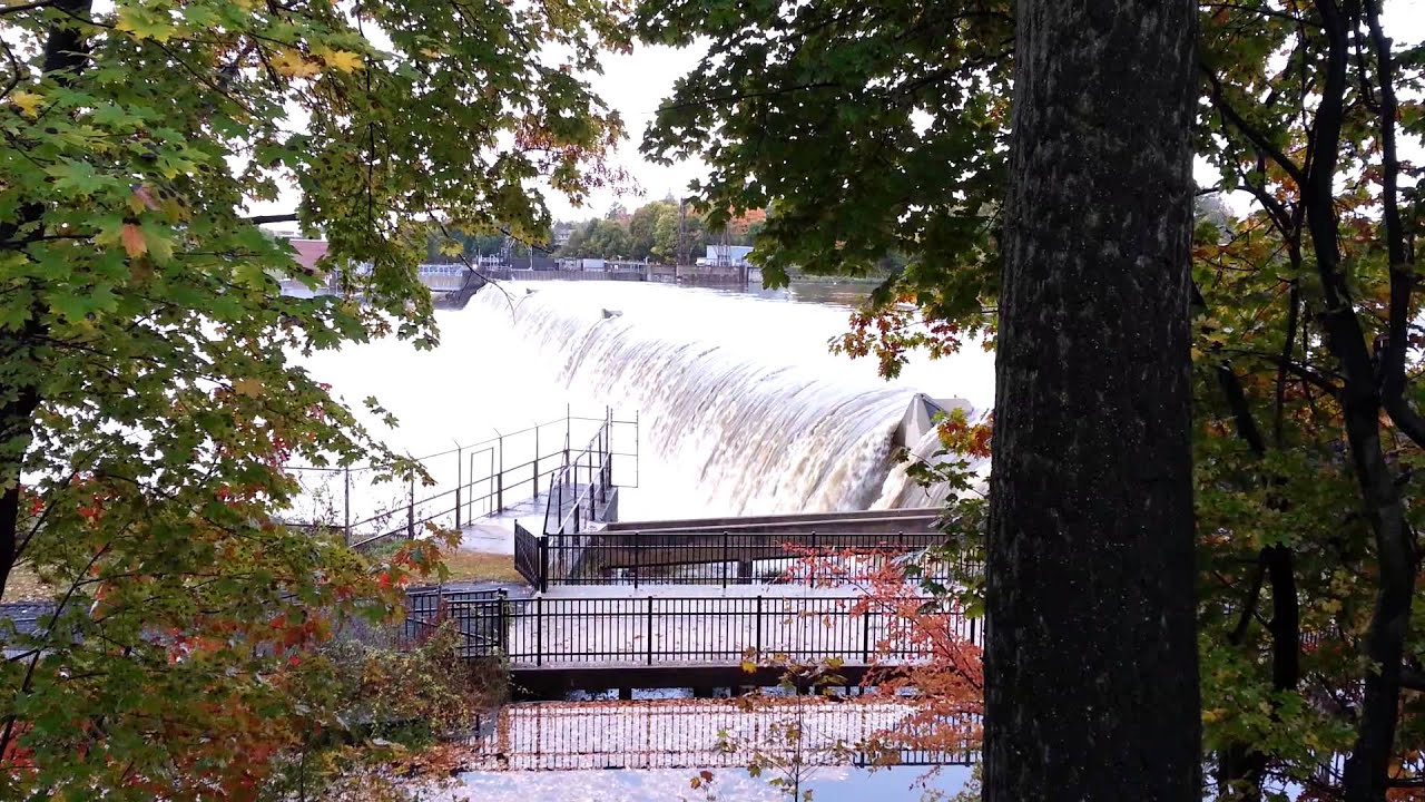 Water Over the Holyoke Dam, October 24, 2014 - YouTube