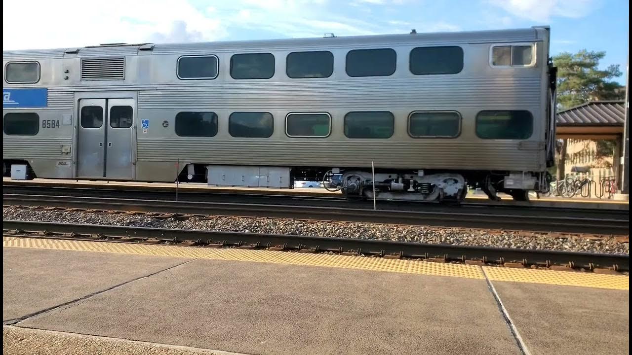 Railfanning the Metra BNSF Line Rush Hour at Chicago and Naperville - YouTube