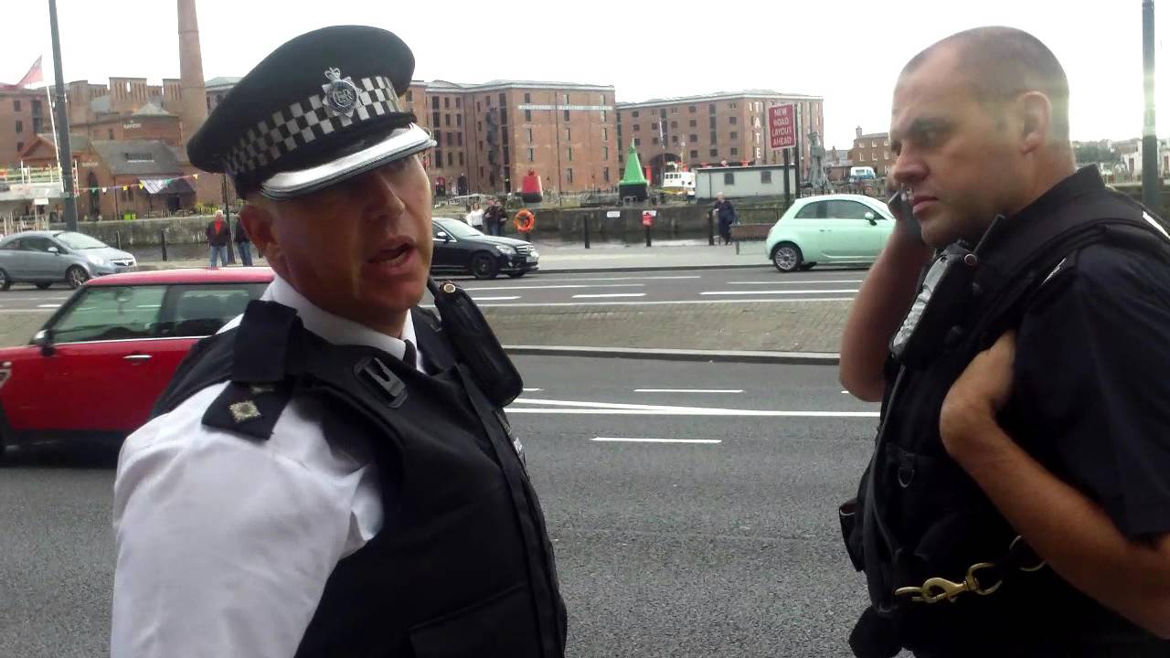 Merseyside police illegal covert police car with no warning or ...