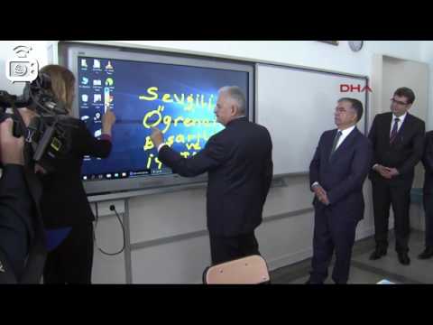 Binali Yıldırım'ın Akıllı Tahta ile İmtihanı