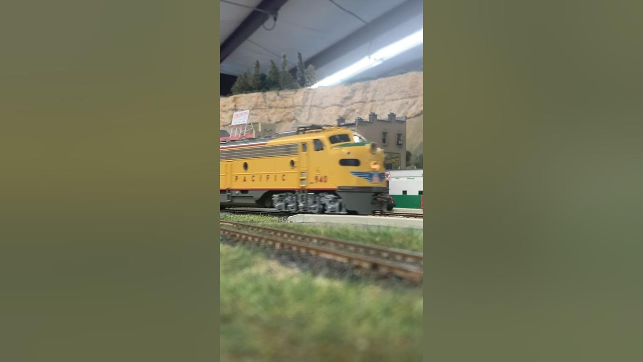 UP California Zephyr At Van Auken #funrun #texas #modeltrains #hoscale #dcc #fun #unionpacific # ...