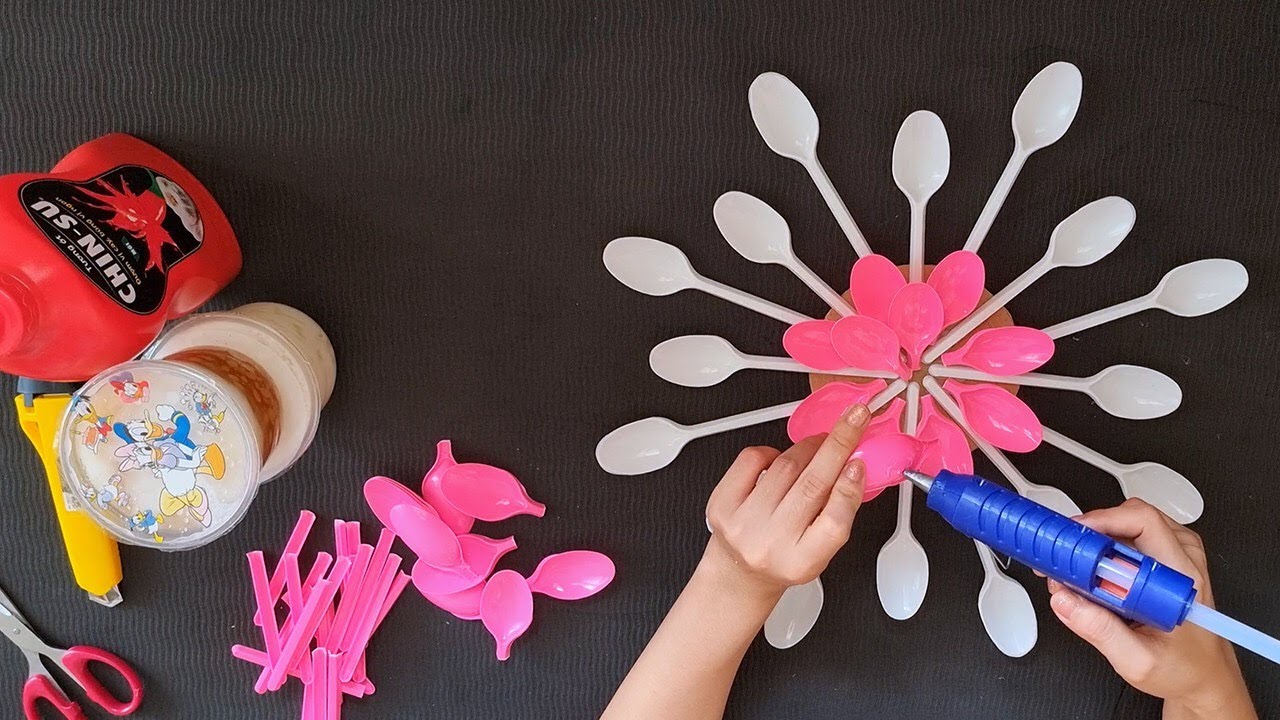 DIY Big Wall Hanging Craft | Using Plastic Spoons Craft For Home ...