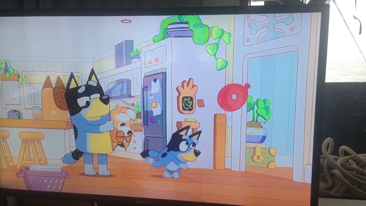 Bluey - dubbed in Greek. - YouTube