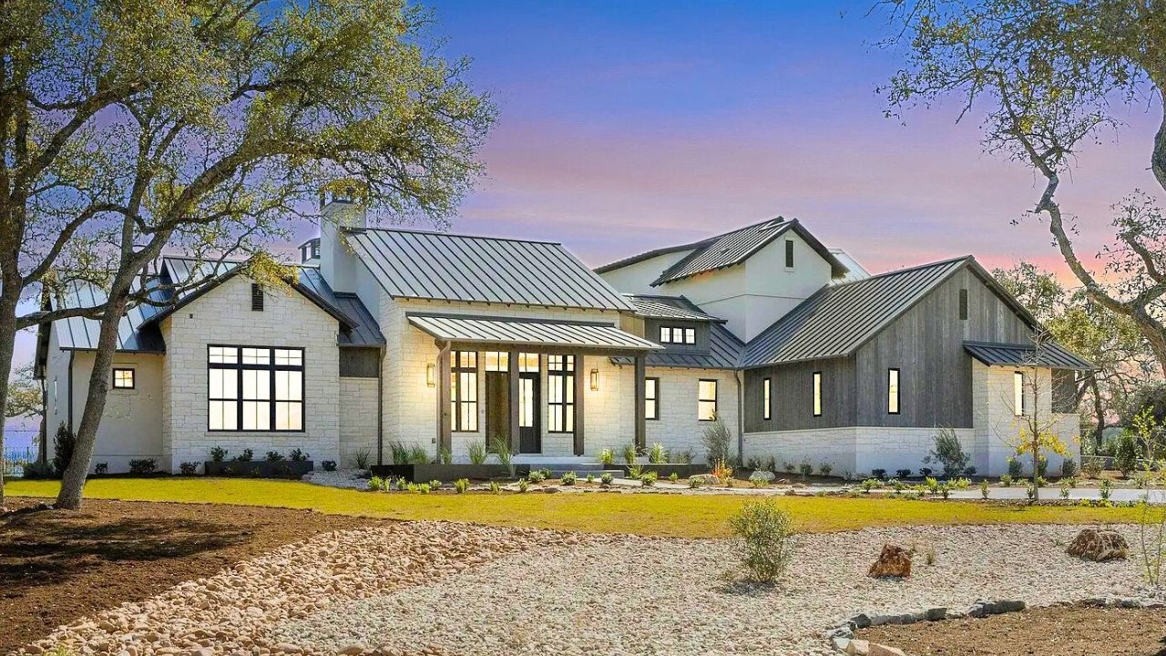 THE #1 MODERN FARMHOUSE OF 2025 - YouTube